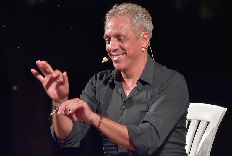 Max Pisu, da Tarcisio alle risate sui nostri giorni - La Provincia